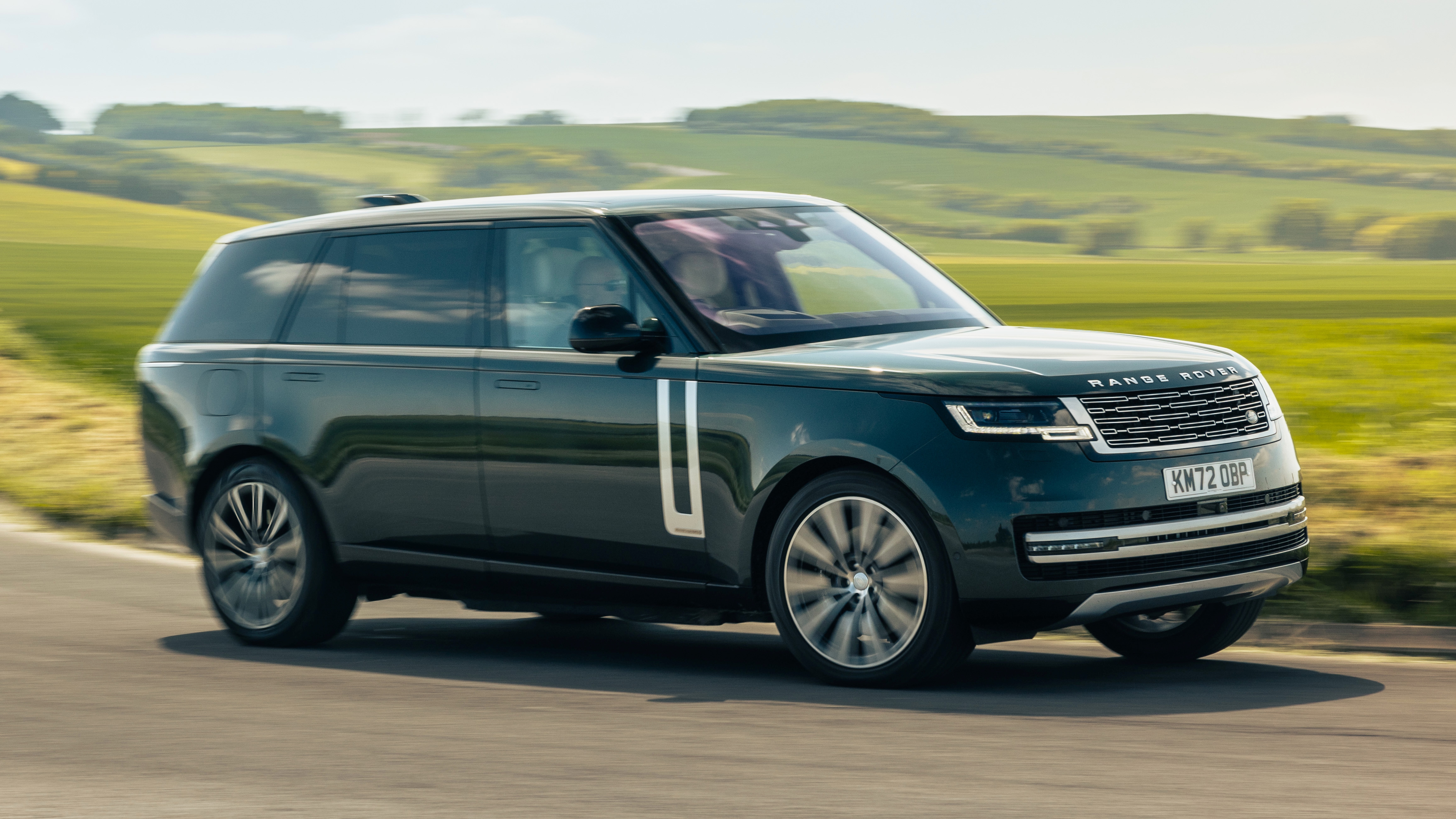 Dark green range rover store